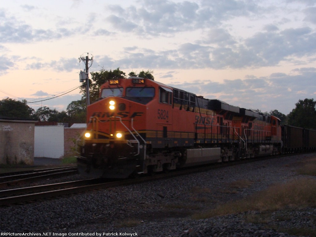 BNSF 5824